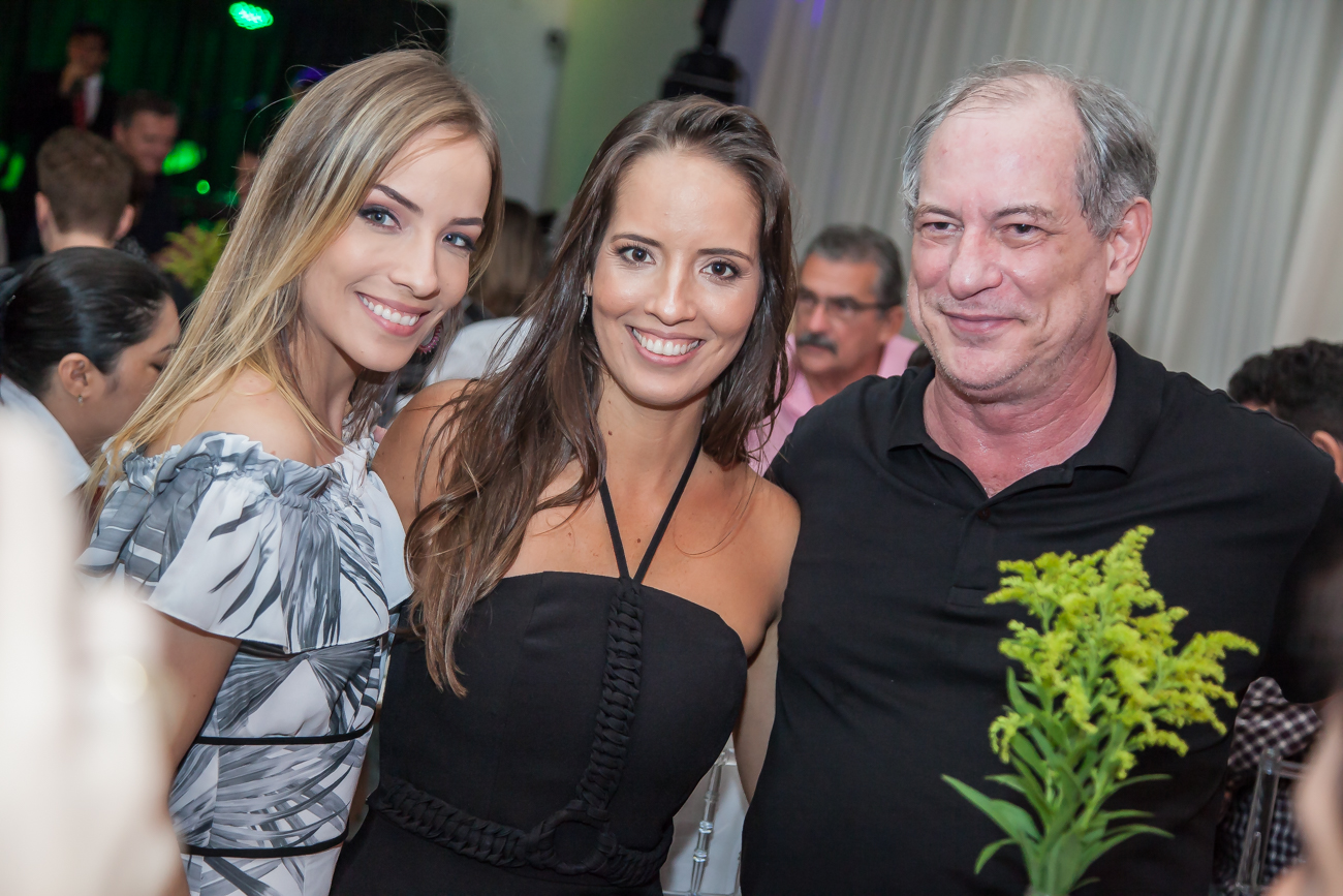 Giovana , Giselle Bezerra e Ciro Ferreira Gomes (2) Giovana , Giselle Bezerra e Ciro Ferreira Gomes (2)