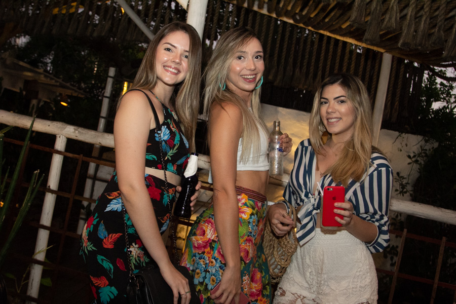 Emiliane Lopes, Bruna Soares E Larissa Linhares (1) Emiliane Lopes, Bruna Soares E Larissa Linhares (1)